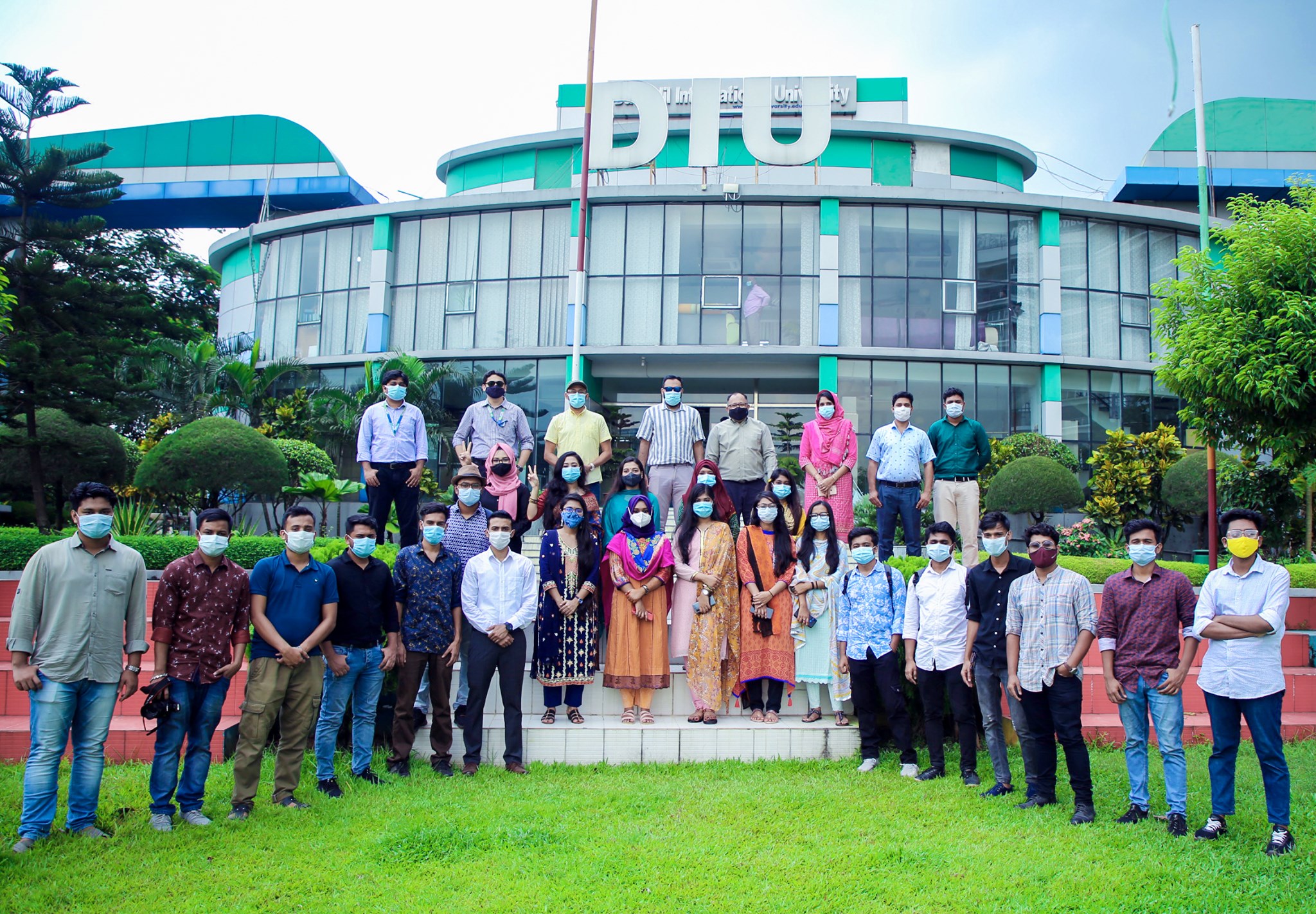 Award giving ceremony among all the winners of the Event Mercatus 1.0 ...